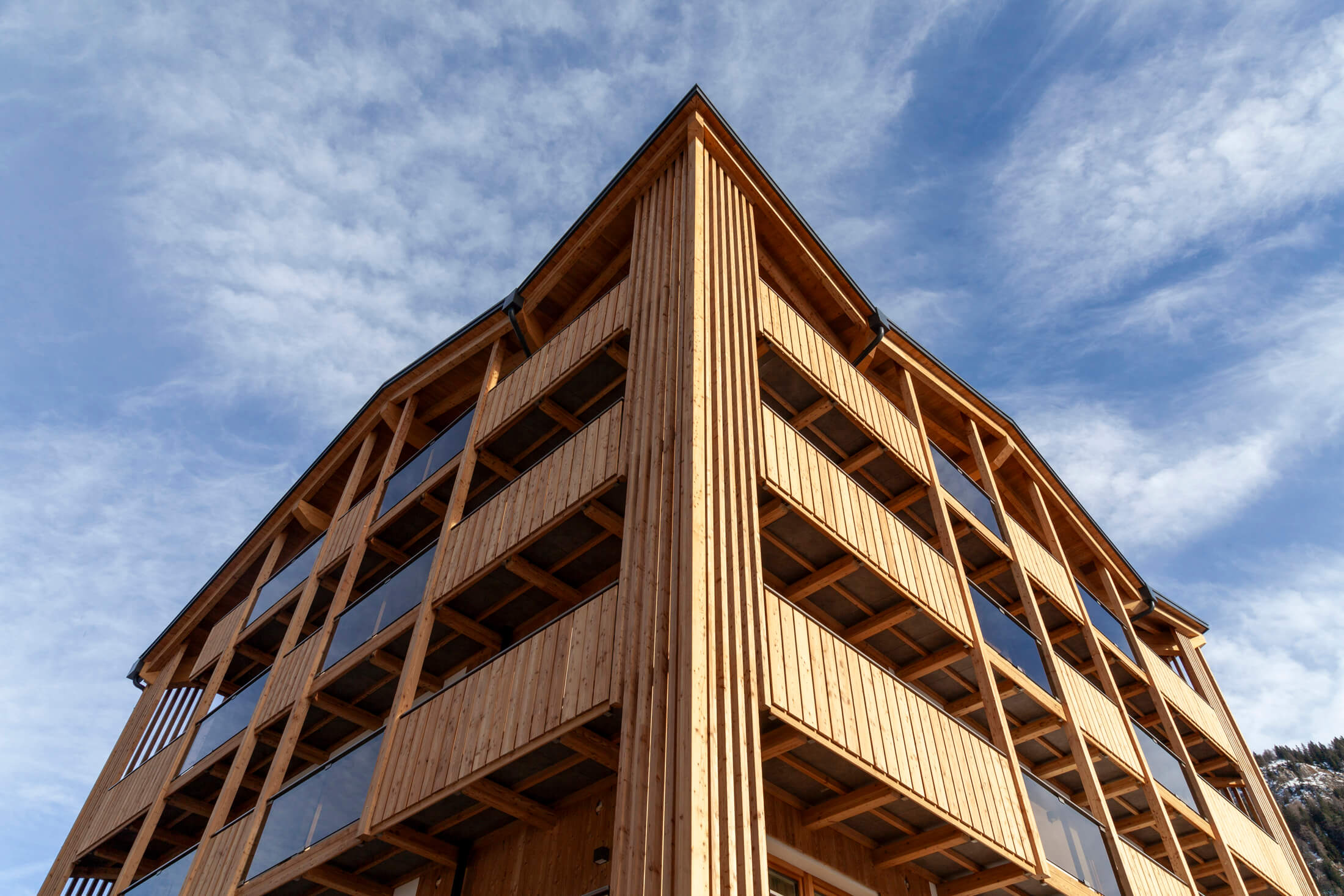 Balconi e facciata in legno Hotel Lorenzetti - BF Balconi Facciate